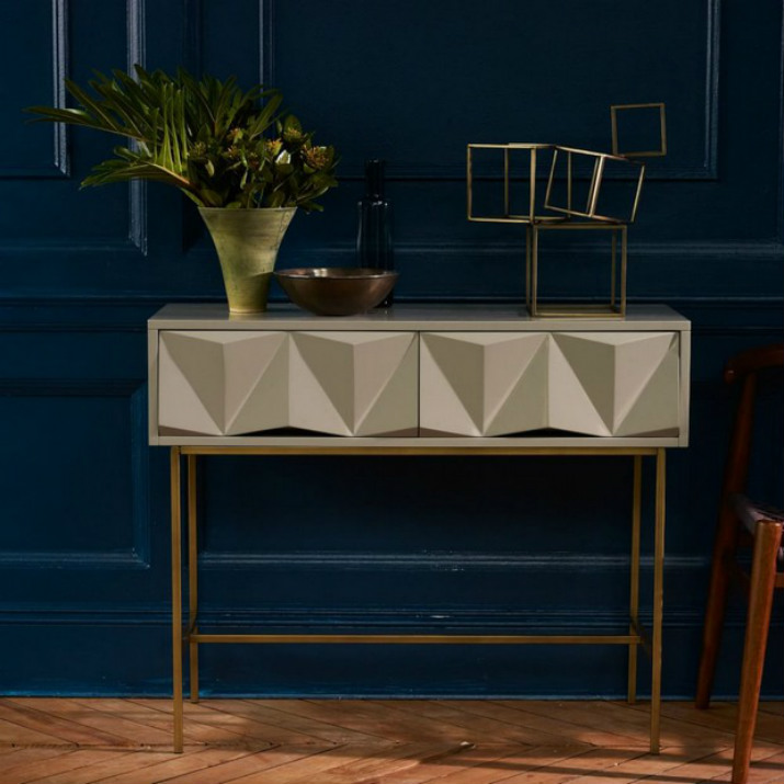Gorgeously geometrical, la forme architecturale de cette console est ...